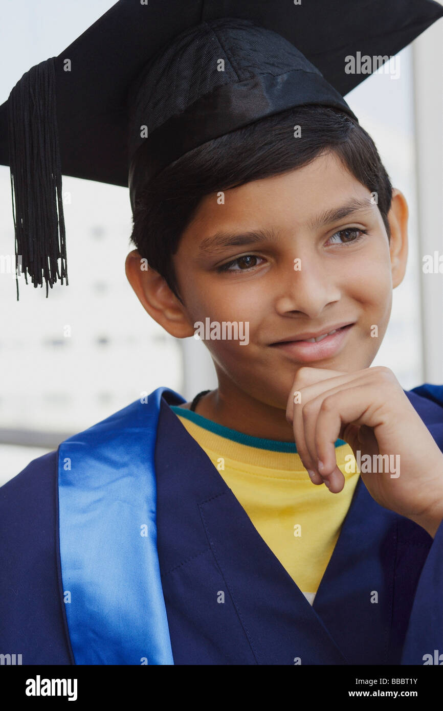 Graduate mortar board thinking hi-res stock photography and images - Alamy