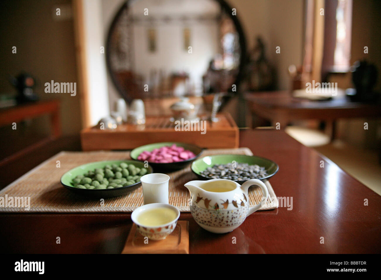 Tea set display, Shanghai, China Stock Photo - Alamy