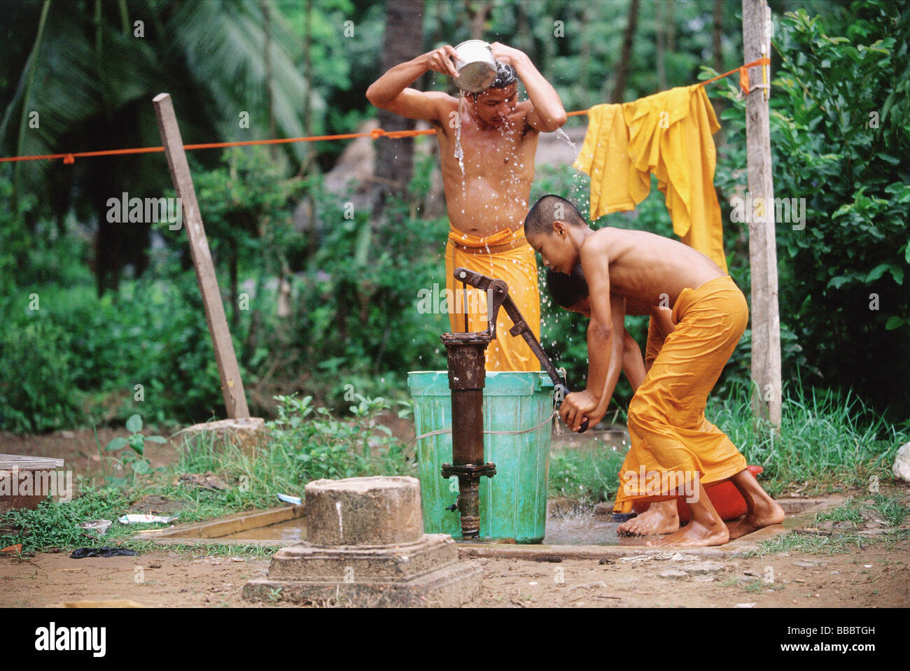 Vietnam, Mekong Delta region, Bac Lieu, Buddhist monks bathing at water pump Stock Photo - Alamy