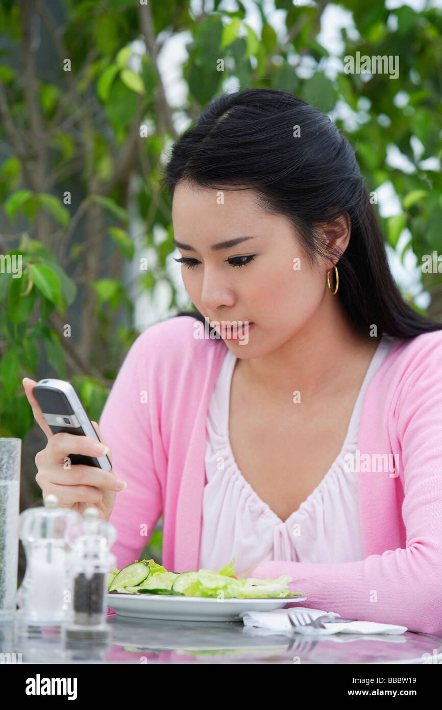 woman reading text messages Stock Photo - Alamy
