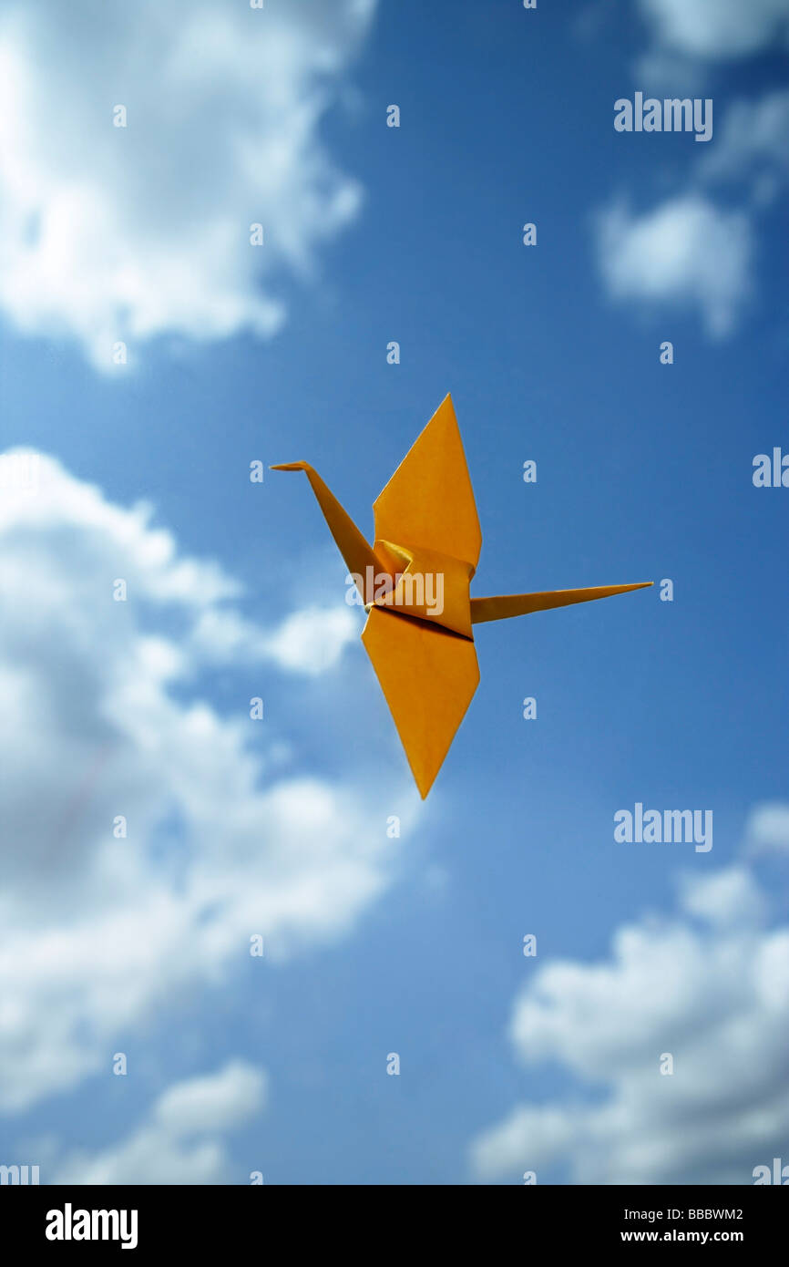 Paper crane hi-res stock photography and images - Alamy