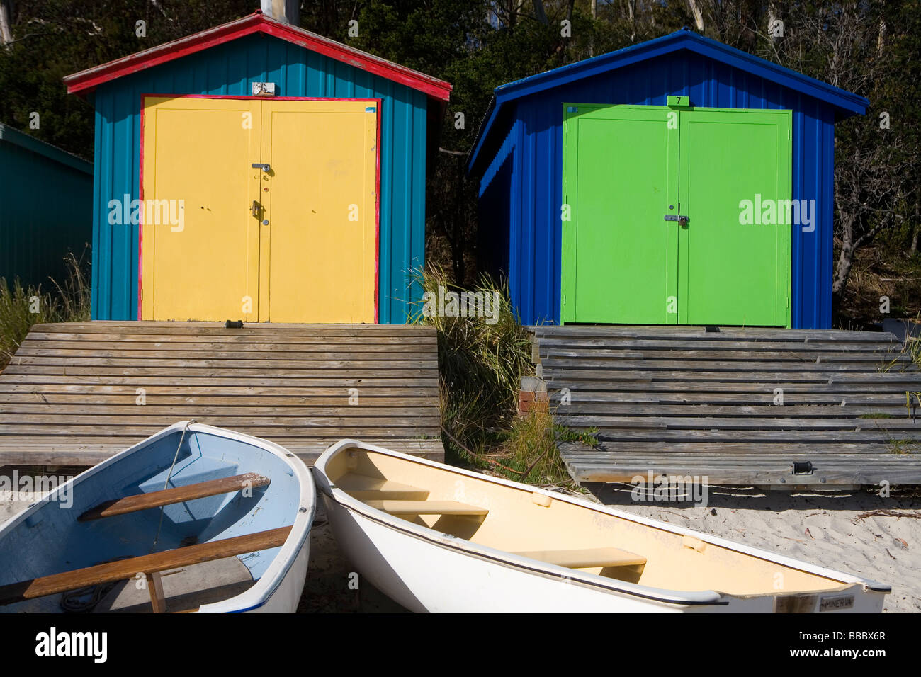 Boatsheds and boats on Coningham Beach Stock Photo - Alamy