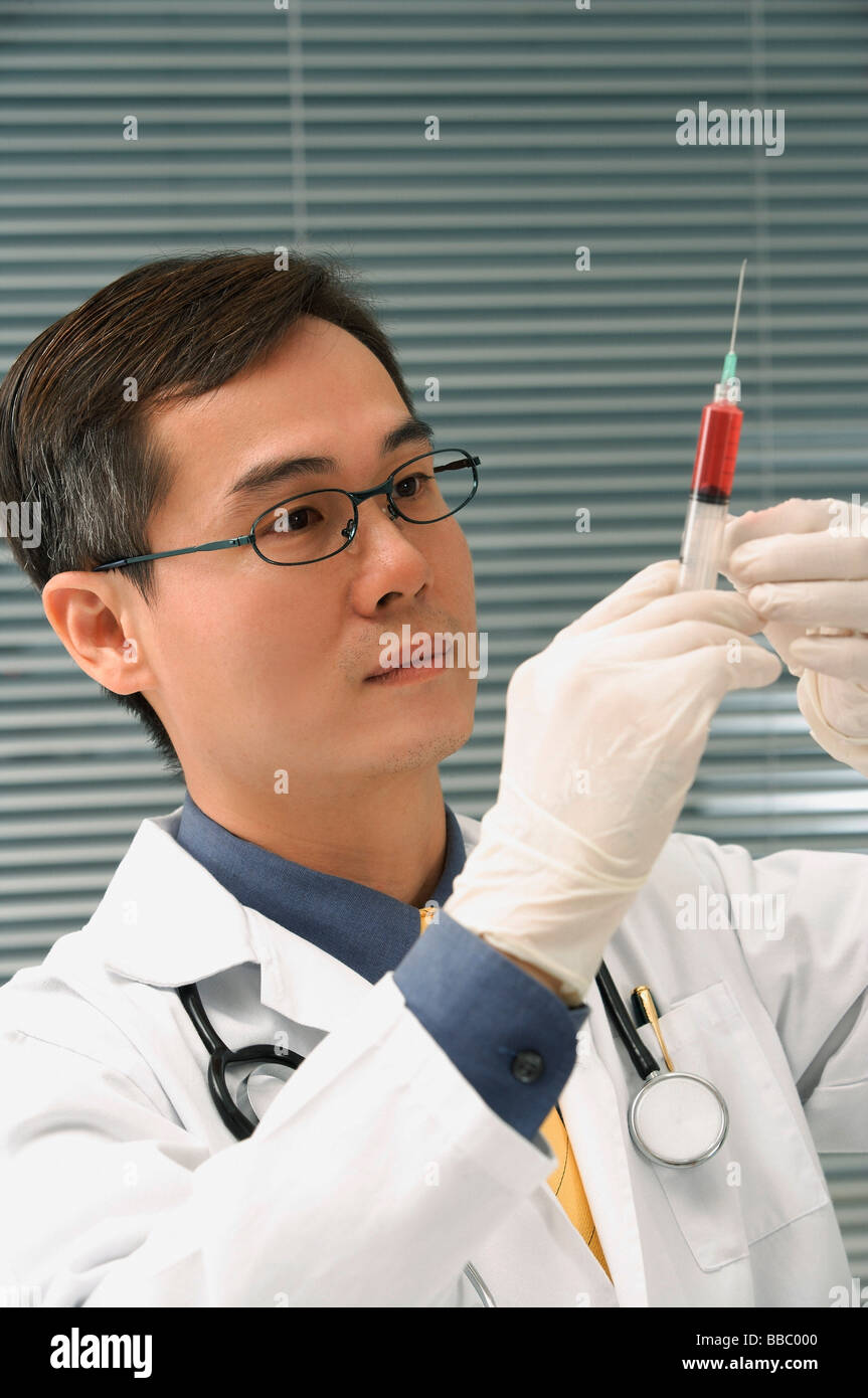 Doctor preparing hypodermic needle Stock Photo - Alamy