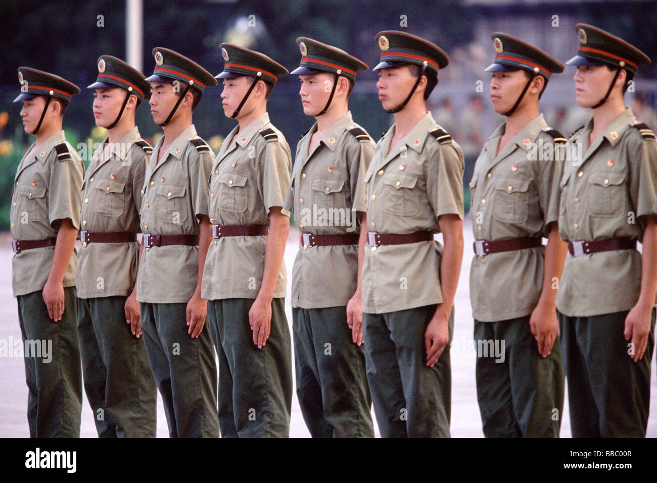 Soldiers on guard duty hi-res stock photography and images - Alamy