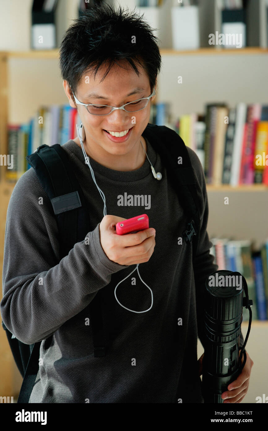 Man library dark hair hi-res stock photography and images - Alamy