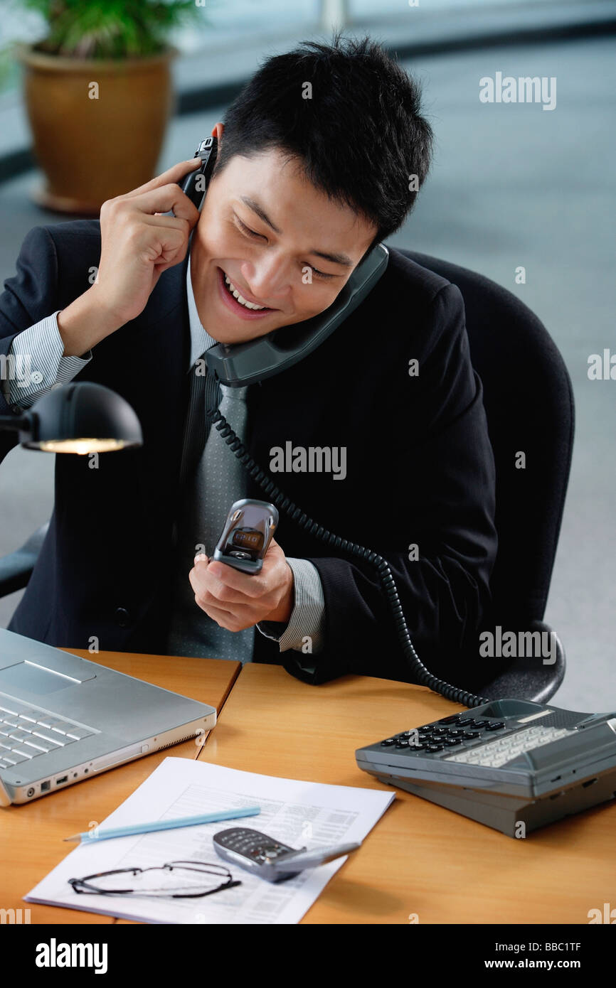 Person sits a desk hi-res stock photography and images - Alamy Person sits a desk hi-res stock photography and images - Alamy