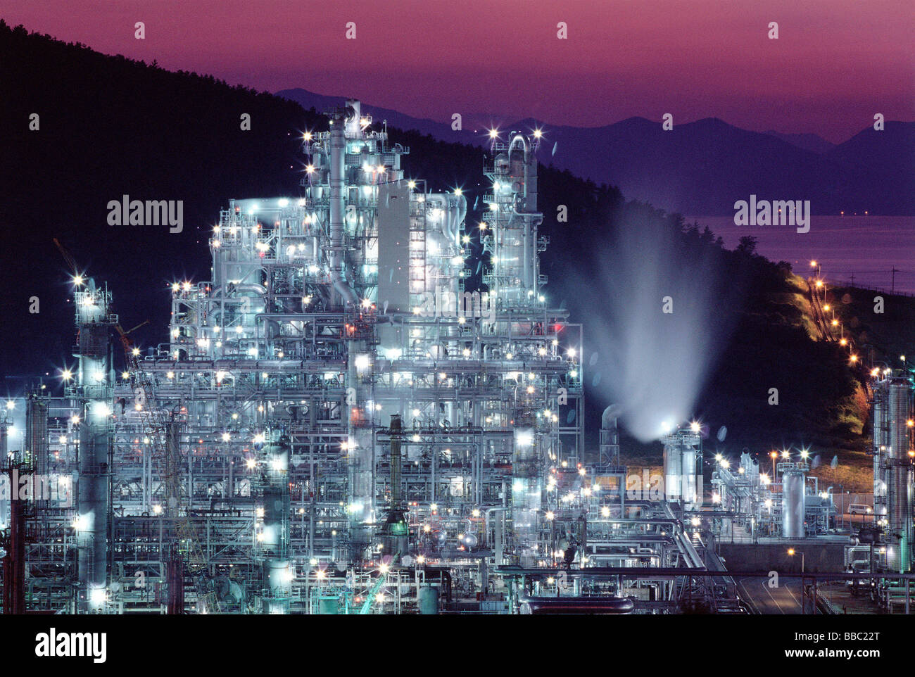 Korea, refinery, illuminated Stock Photo - Alamy