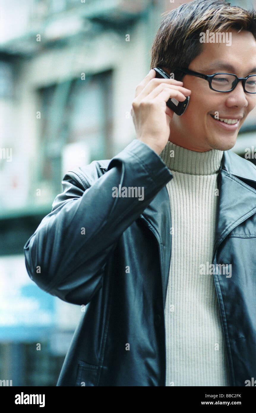 Man holding mobile phone Stock Photo - Alamy