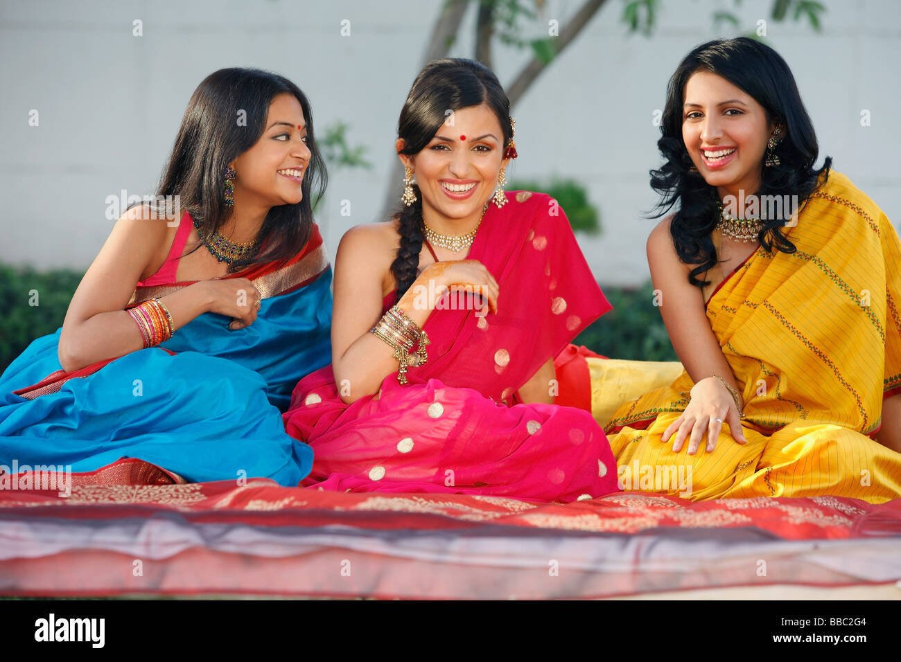 Three young women in saris hi-res stock photography and images - Alamy