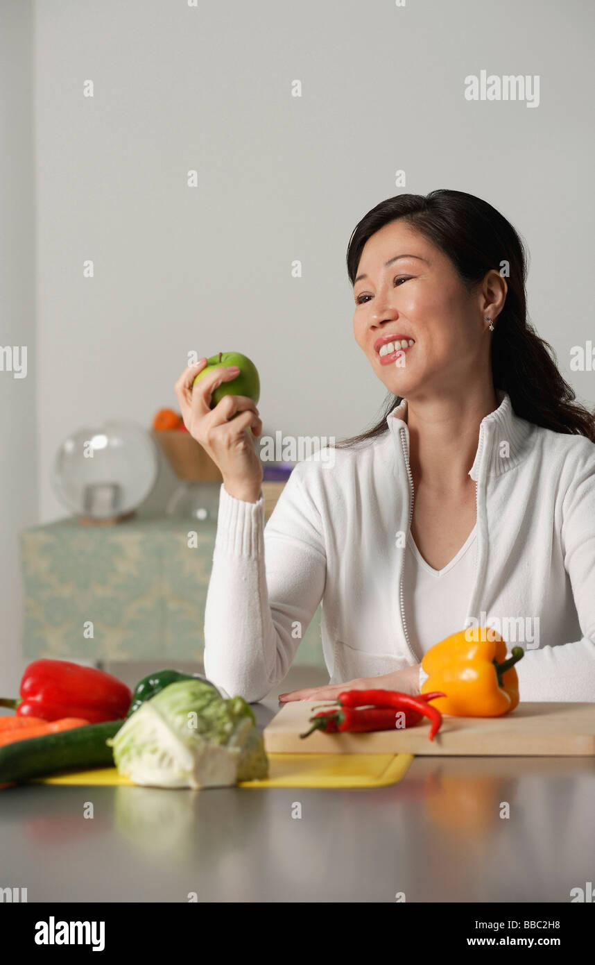 Women sitting around kitchen table hi-res stock photography and images ...