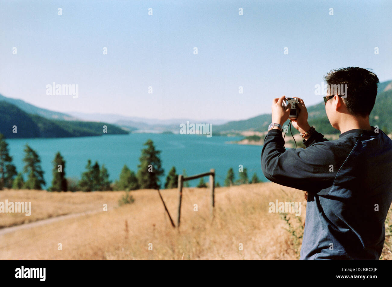 Man holding camera Stock Photo - Alamy