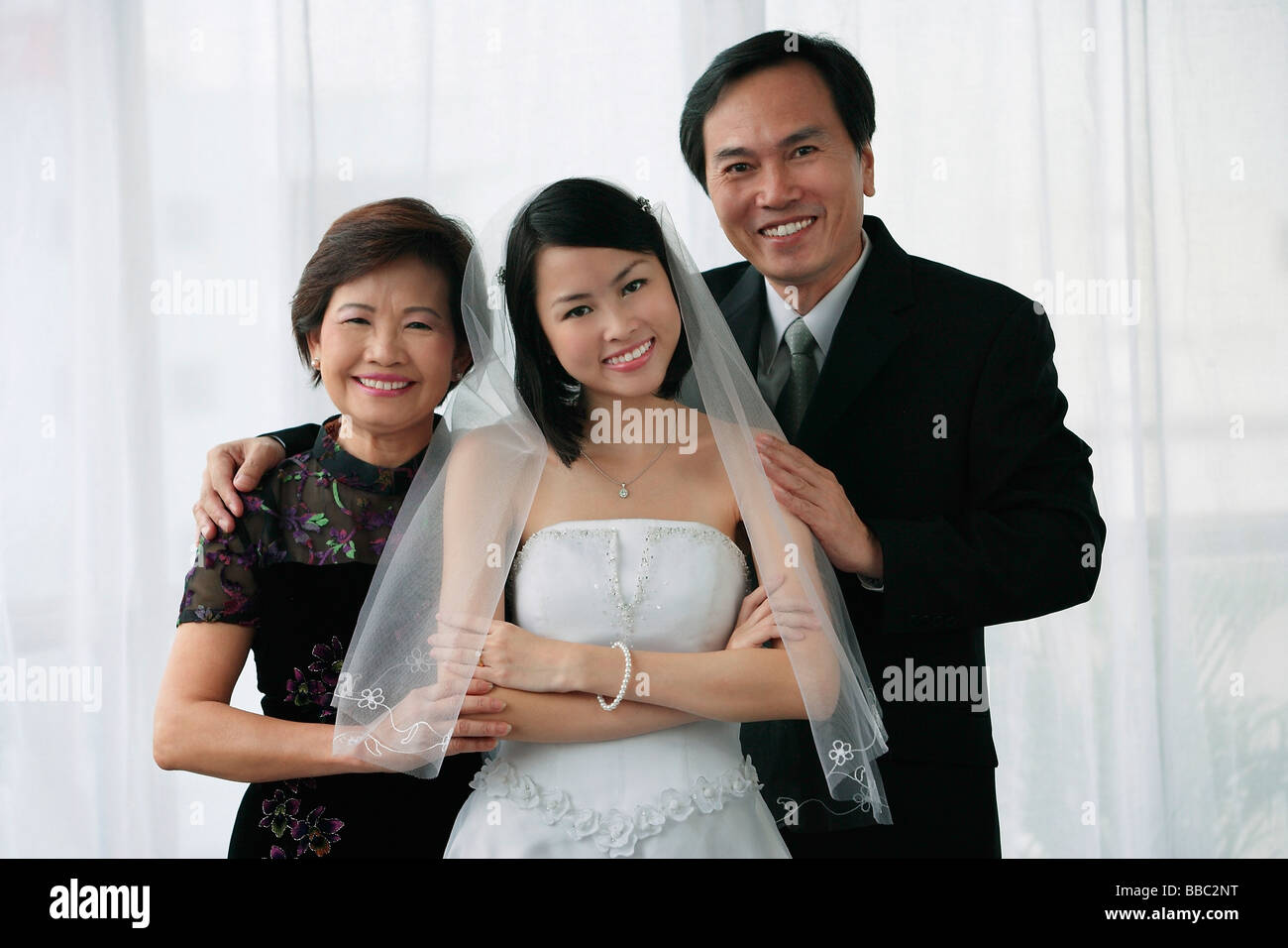 A bride and her family smile at the camera together Stock Photo - Alamy