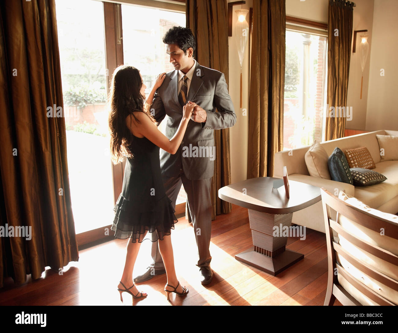 couple dancing at home Stock Photo - Alamy