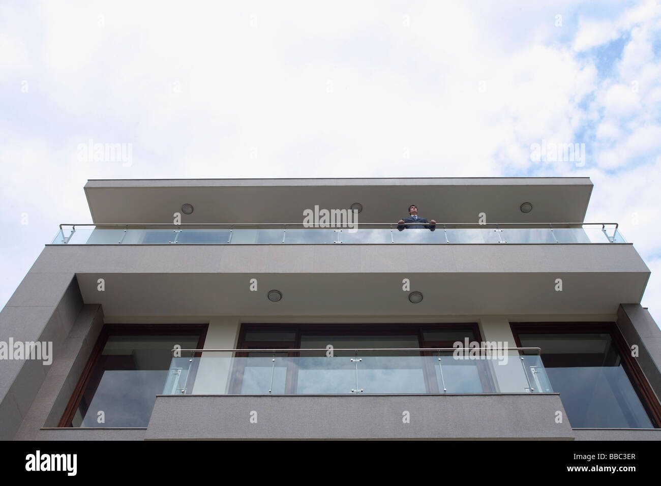 Edge of balcony hi-res stock photography and images - Alamy