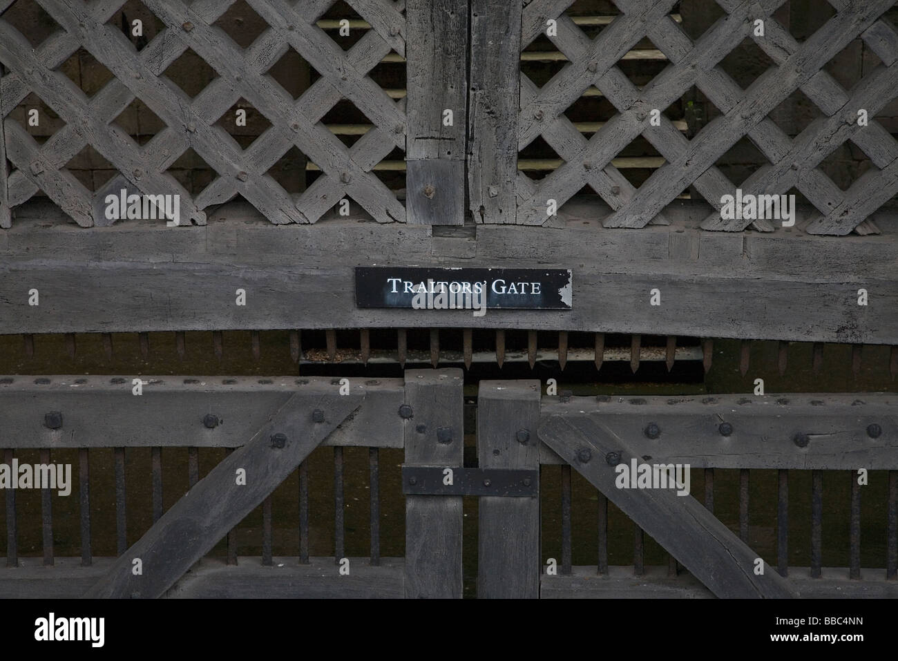 Tower of london traitors gate hi-res stock photography and images - Alamy