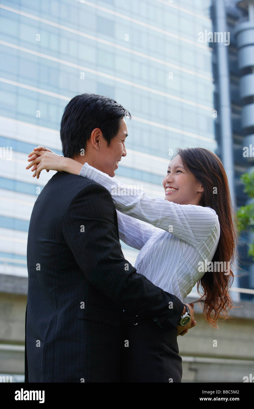 Couple embracing looking city hi-res stock photography and images - Alamy