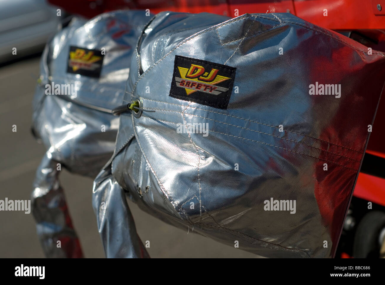 Drag car parachute hi-res stock photography and images - Alamy