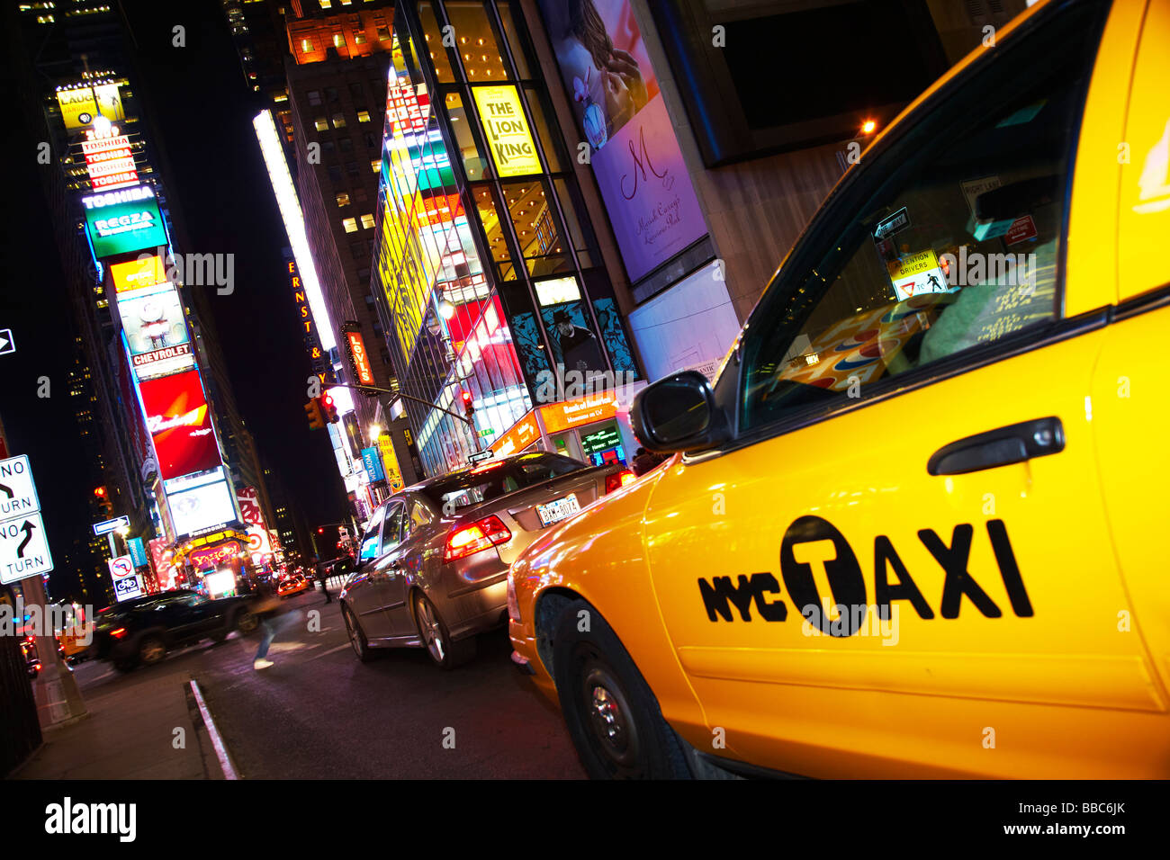 yellow taxi, Times Square, New York Stock Photo - Alamy