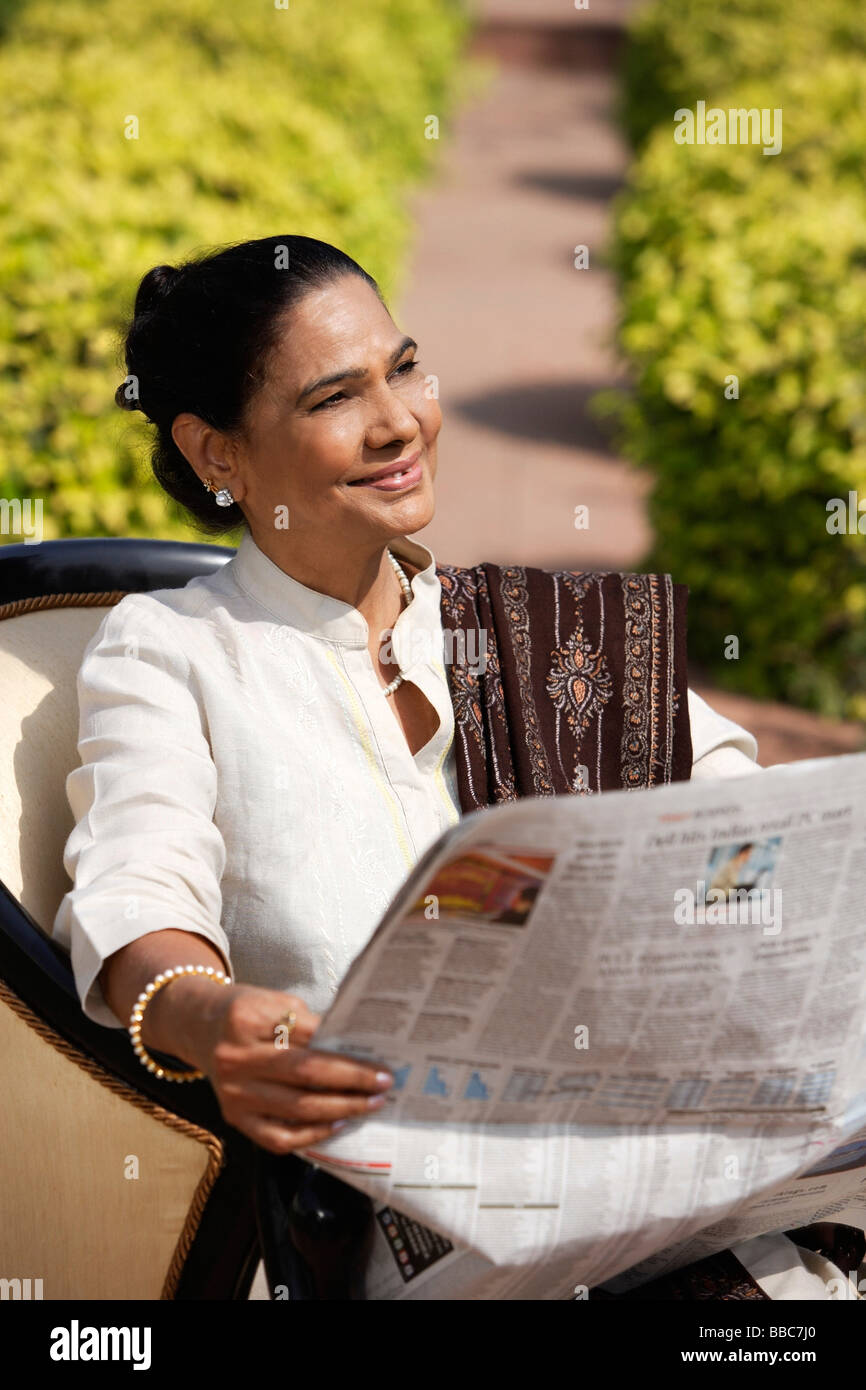 woman reading newspaper Stock Photo - Alamy