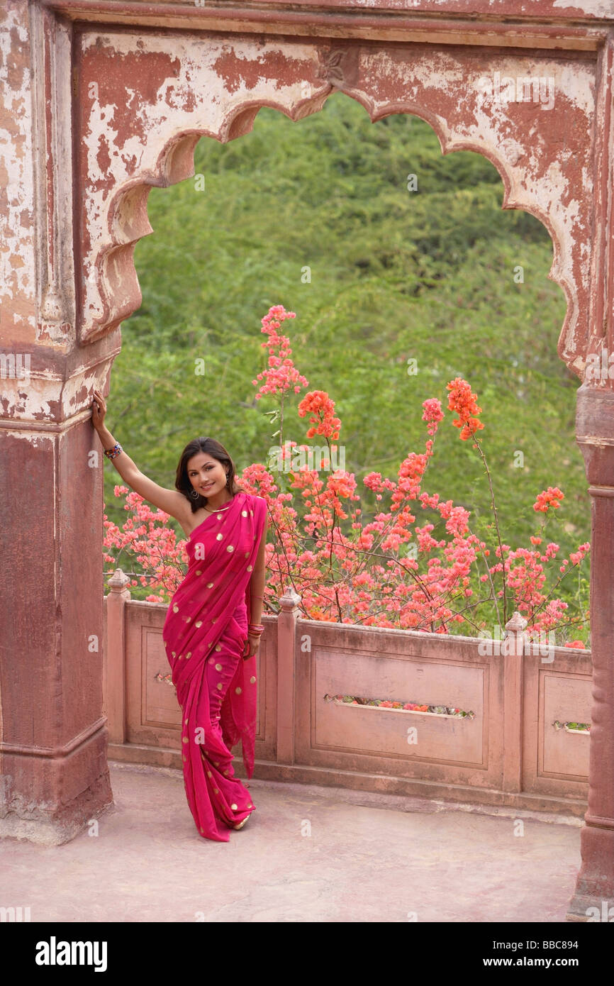 Indian woman in sari full body hi-res stock photography and images - Alamy