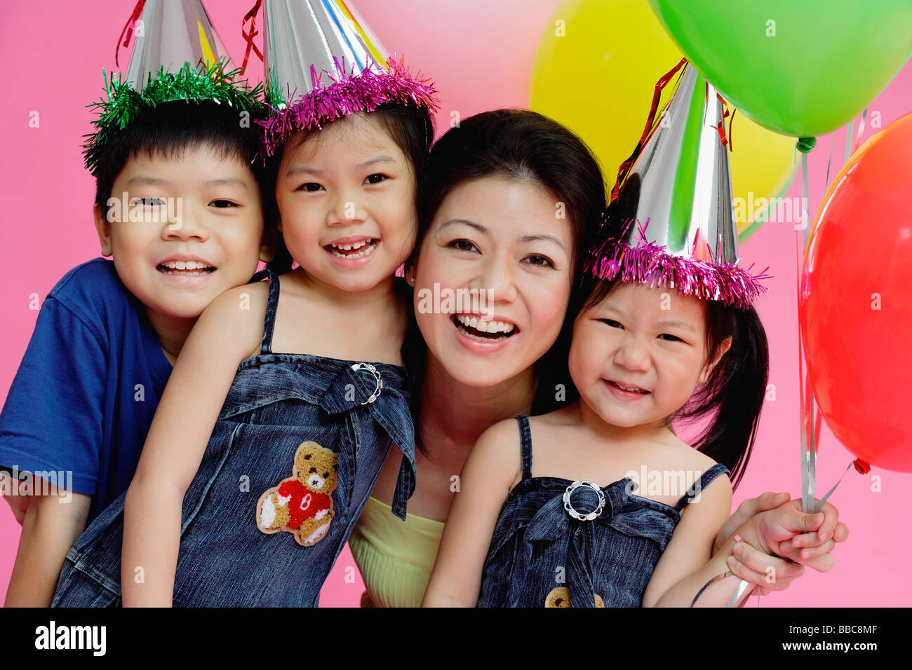 Three chinese children hi-res stock photography and images - Alamy