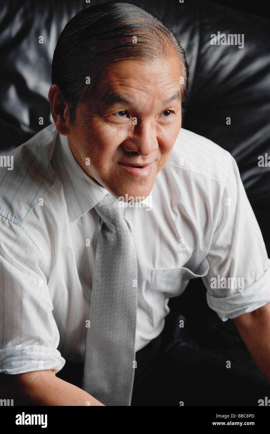 Man wearing black tie hi-res stock photography and images - Alamy