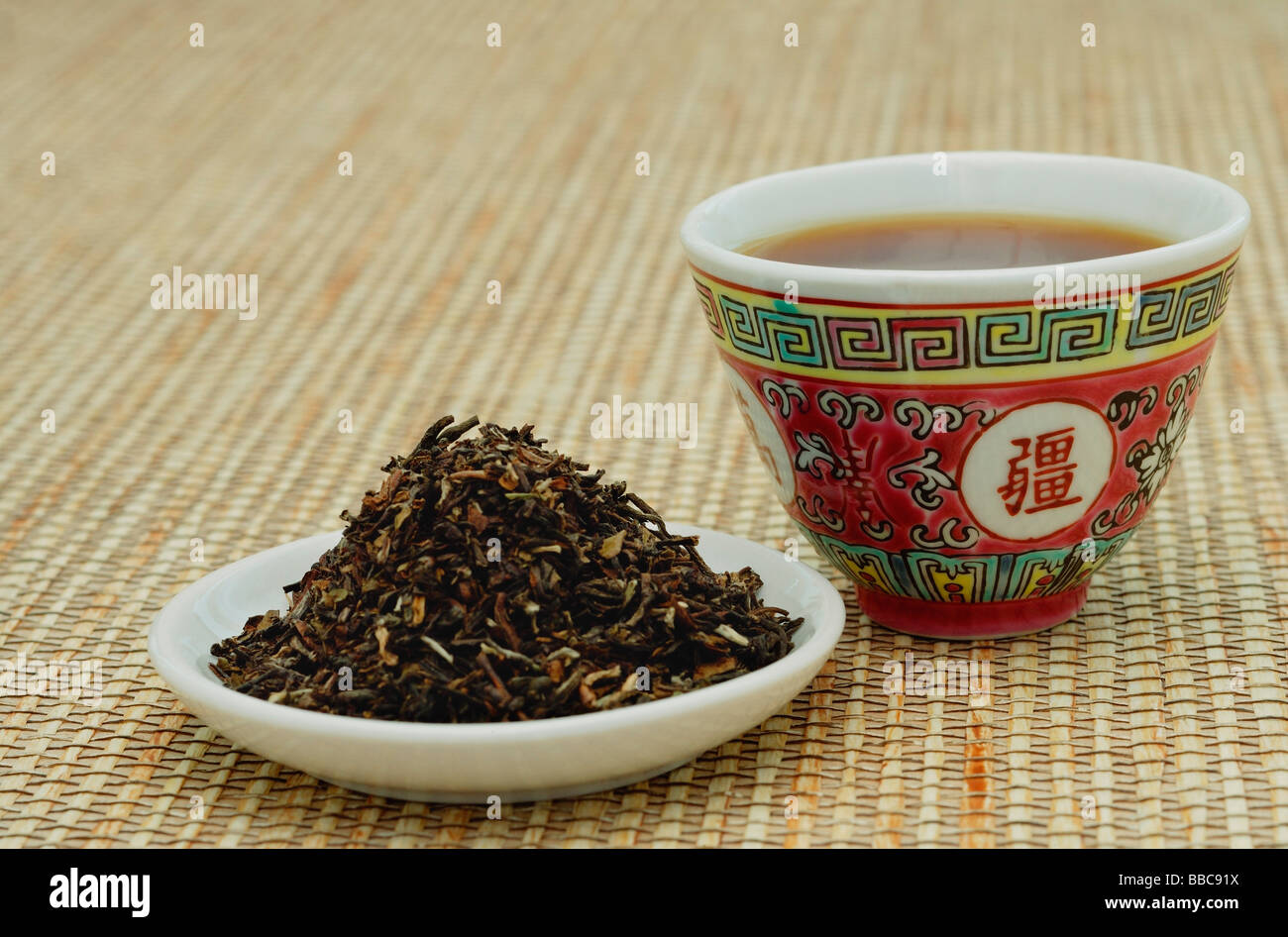 Tea leaves on plate and Chinese teacup, still life Stock Photo - Alamy