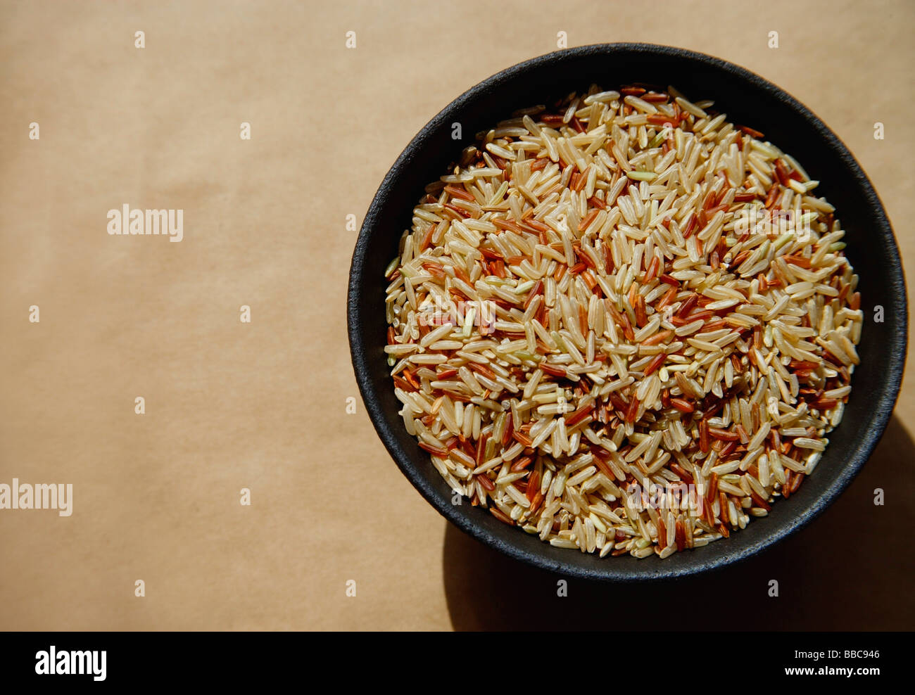 Bowl with uncooked rice Stock Photo - Alamy