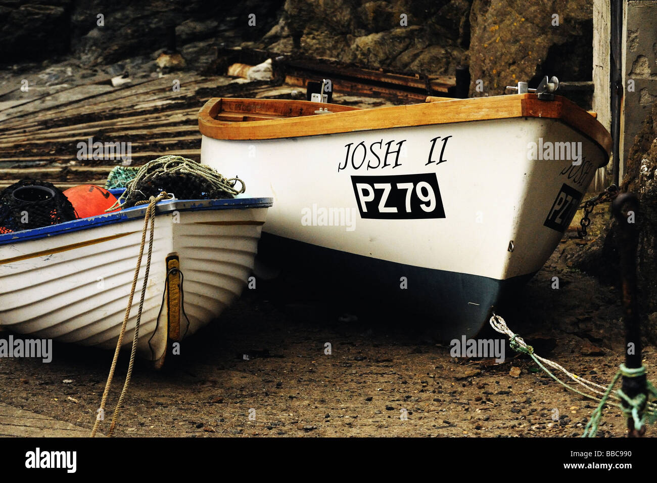 Beached boats hi-res stock photography and images - Alamy