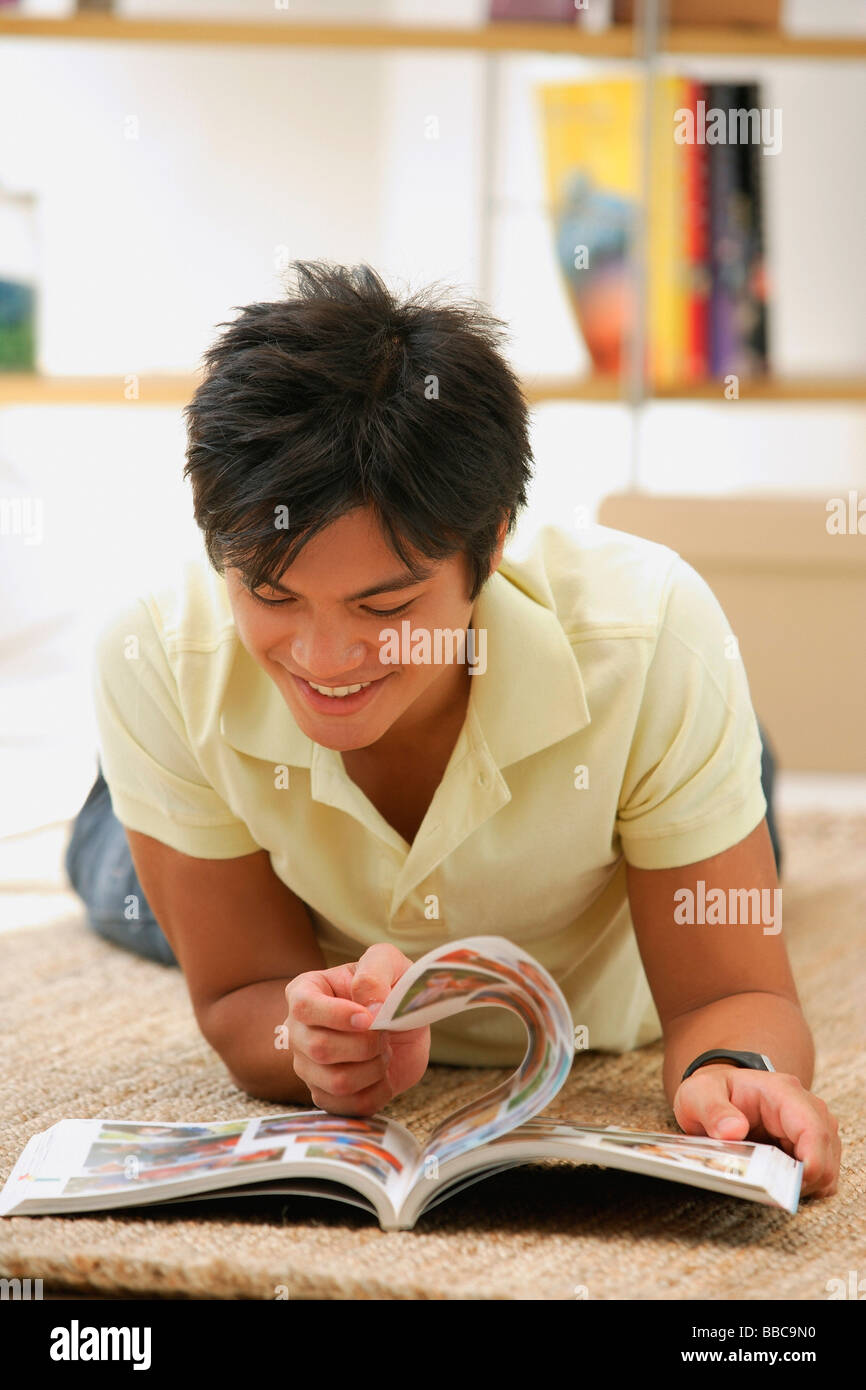 Flipping through magazine hi-res stock photography and images - Alamy