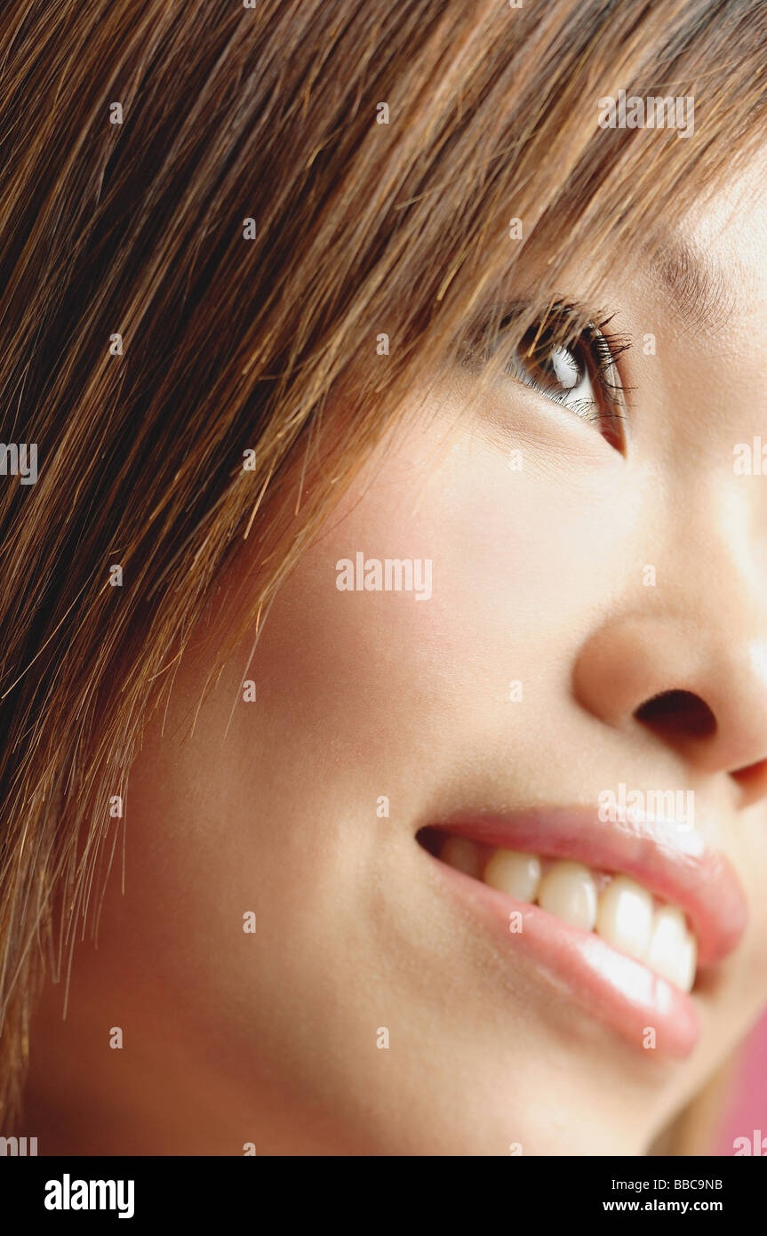 Womans head looking away hi-res stock photography and images - Alamy