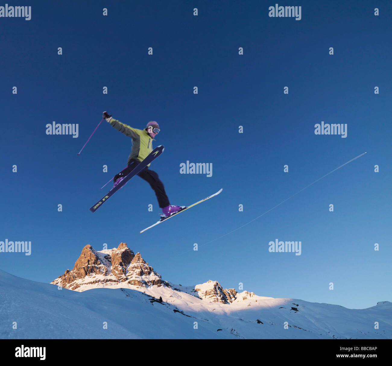 Skiing jumping hi-res stock photography and images - Alamy