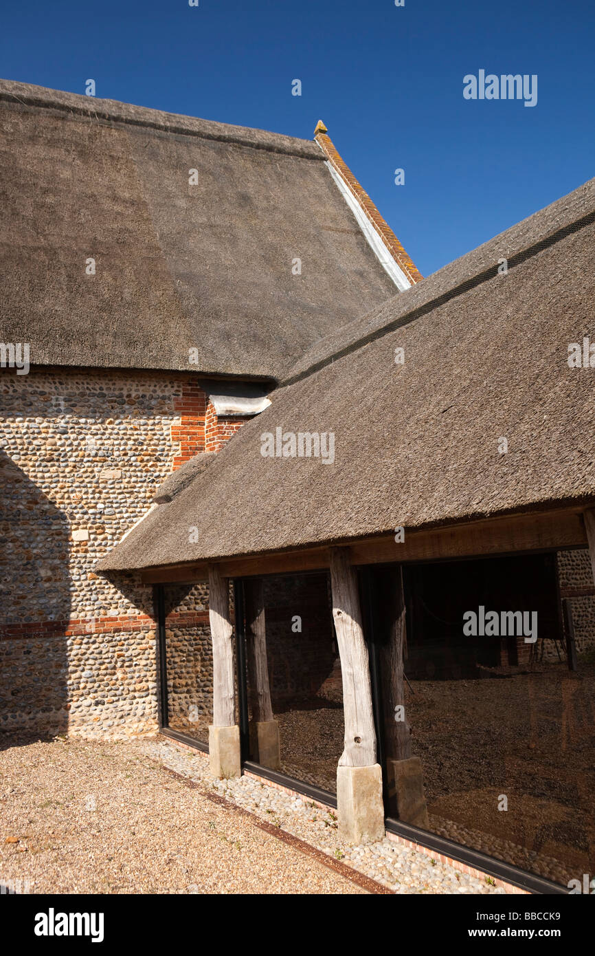 Medieval barn england hi-res stock photography and images - Alamy
