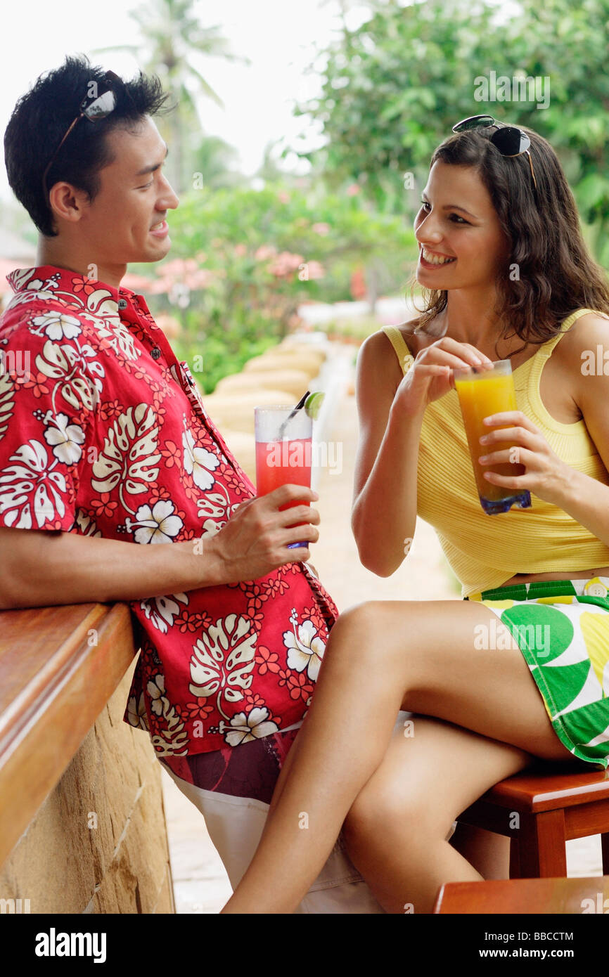 Couple bar counter sitting face hi-res stock photography and images - Alamy