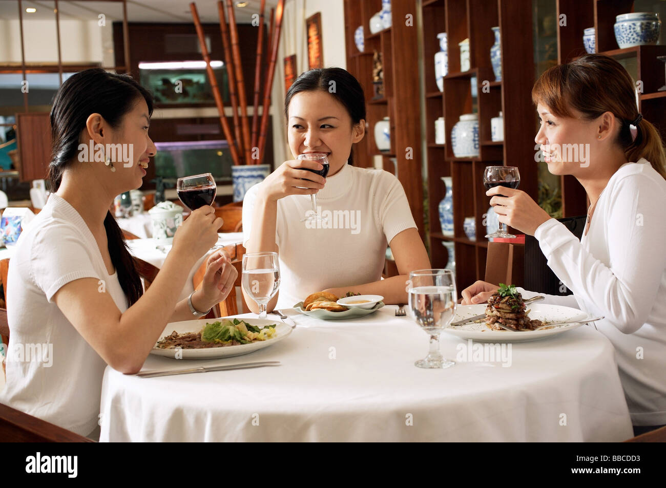 Women in restaurant, eating Stock Photo - Alamy
