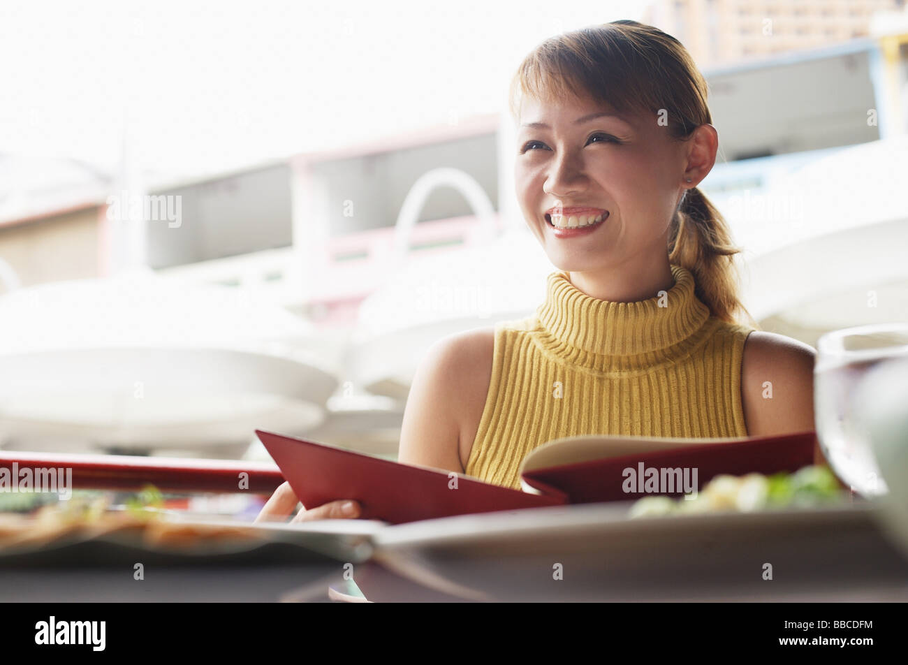 Back view woman eating table cafe hi-res stock photography and images ...