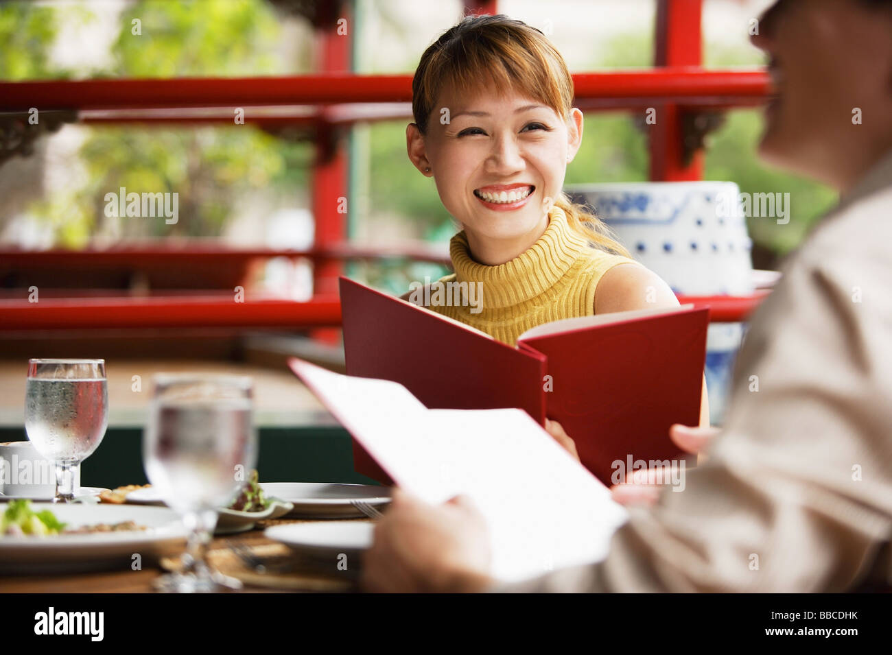 Young women table holding menus hi-res stock photography and images - Alamy