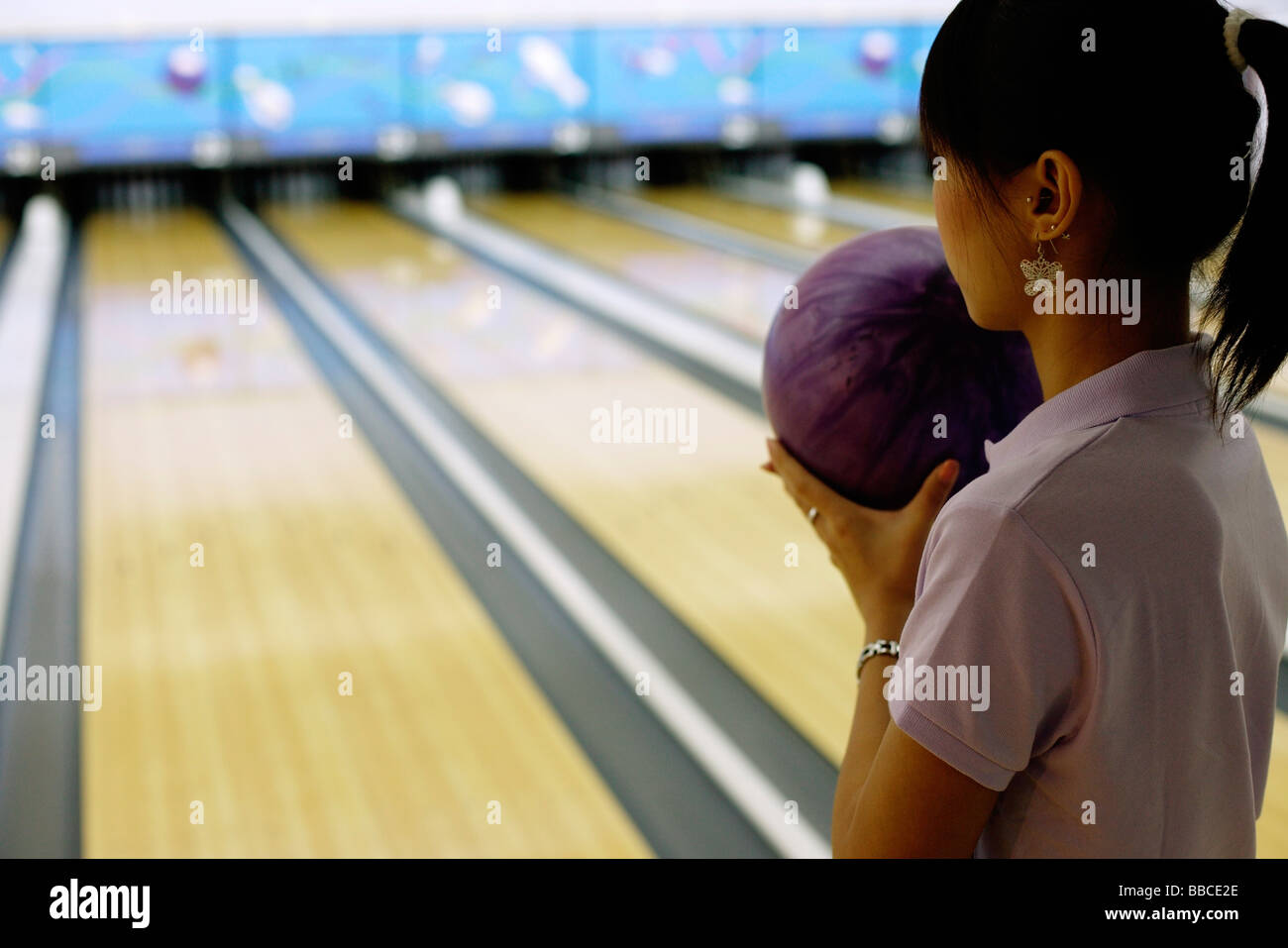 Woman preparing to bowl, over the shoulder view Stock Photo - Alamy