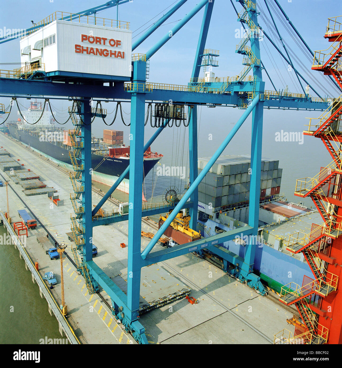 China, Shanghai, port of Shanghai Stock Photo - Alamy