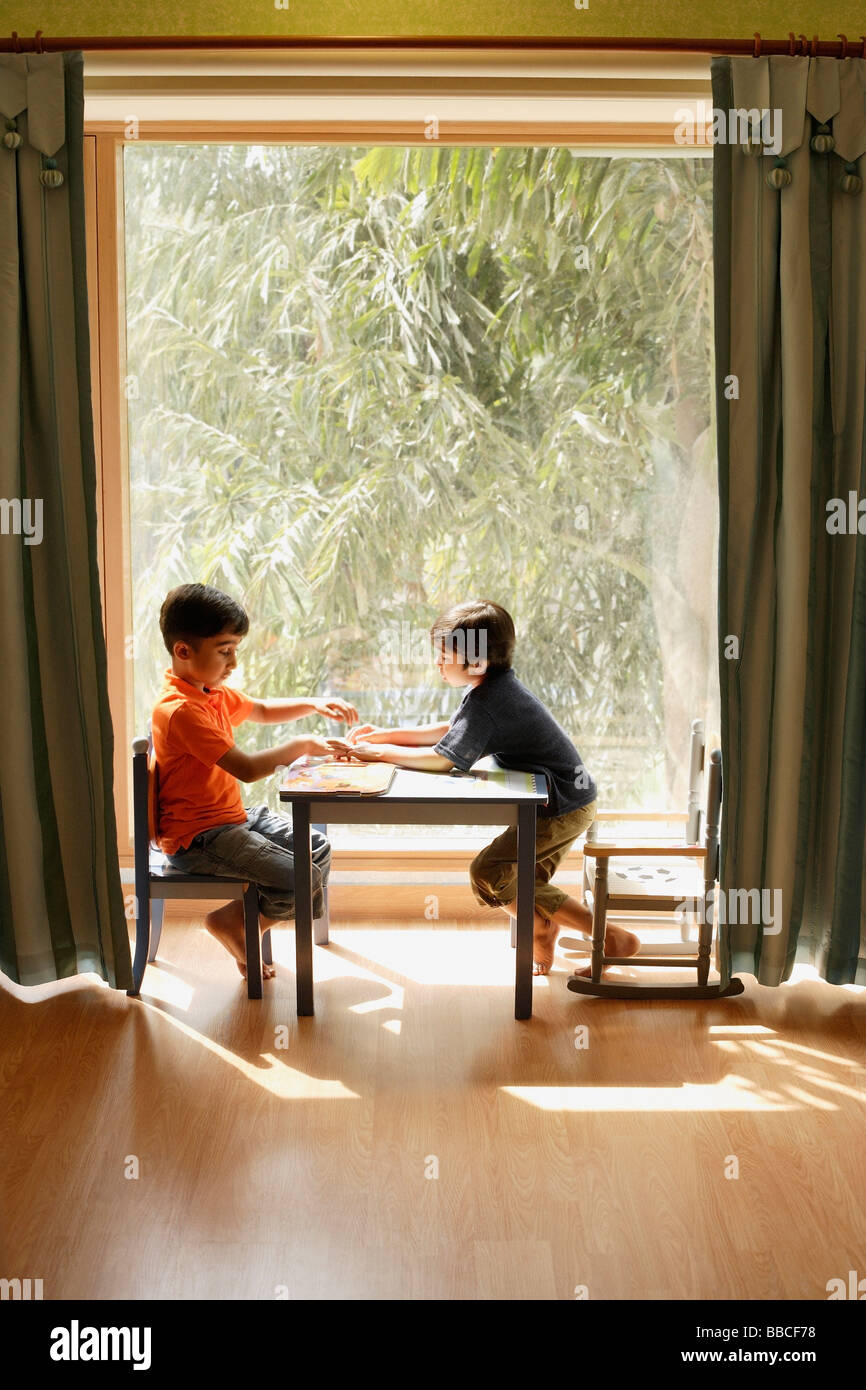 Little table hi-res stock photography and images - Alamy