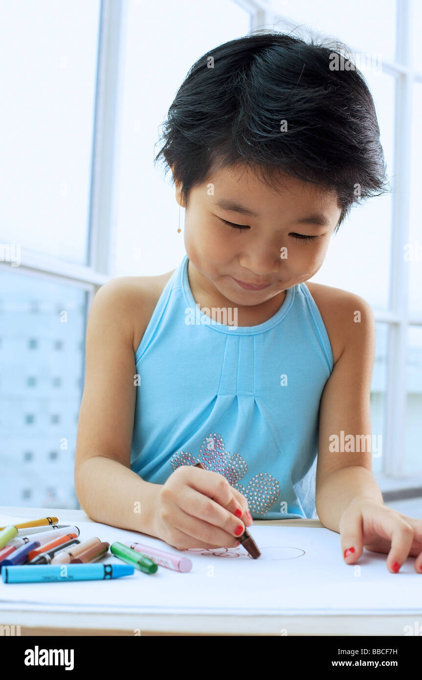 Young girl drawing with crayons Stock Photo - Alamy
