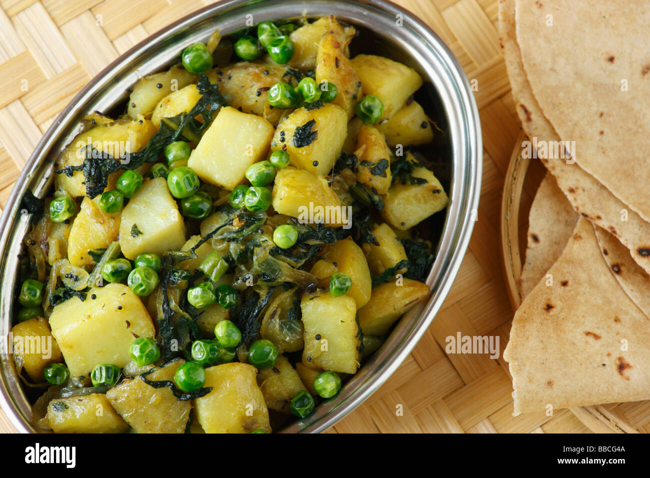 Saag Aloo Bhuna – Potato and Spinach dish Stock Photo - Alamy