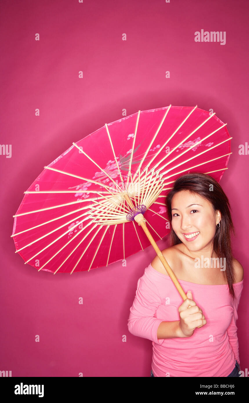 Woman in pink top wearing hi-res stock photography and images - Alamy