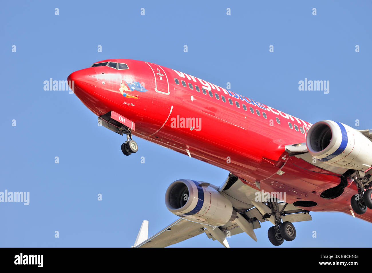 Passenger commercial jet Boeing 737 coming into land Stock Photo - Alamy