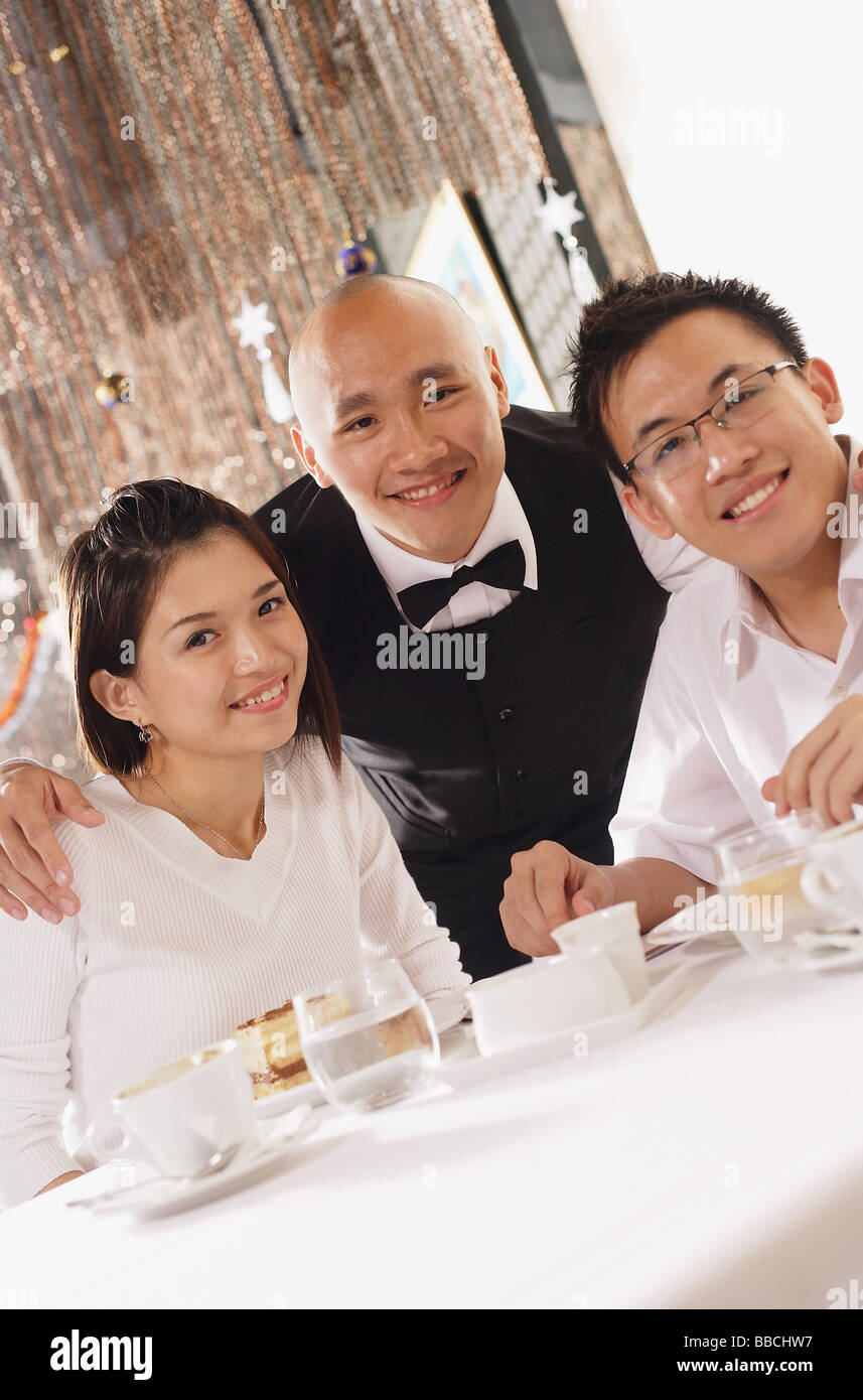 Customers restaurant sitting around hi-res stock photography and images ...