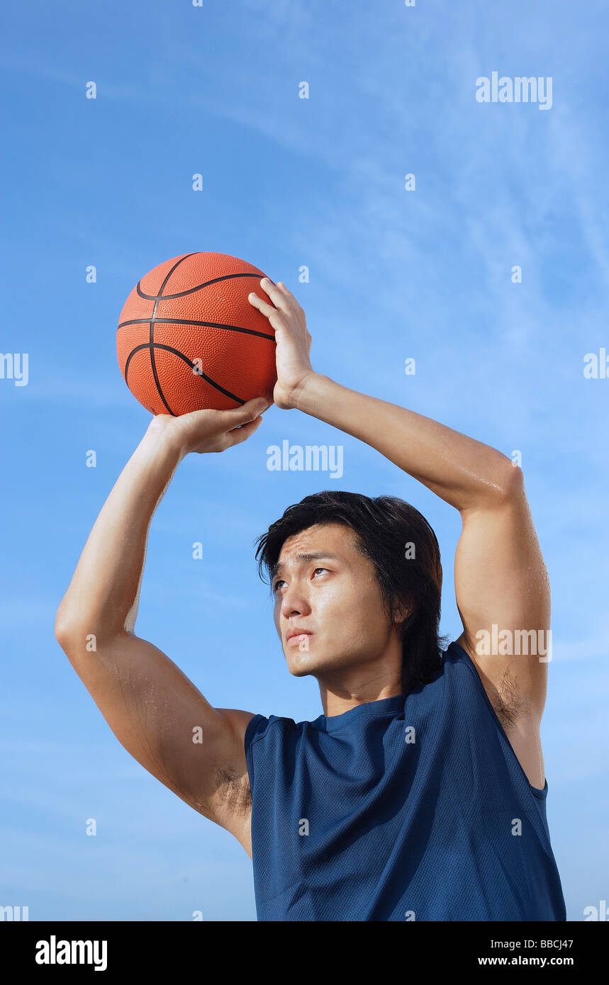 Man aiming basketball Stock Photo - Alamy