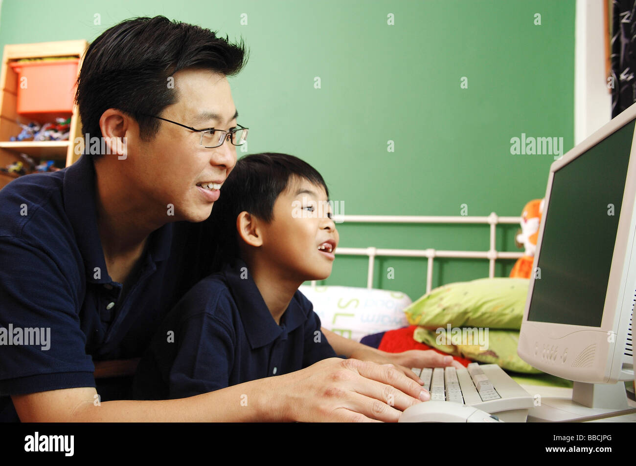 Father son using computers hi-res stock photography and images - Alamy
