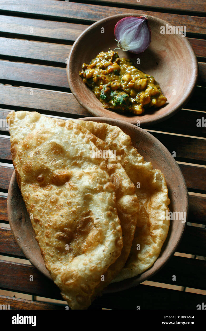Chola bhatura street hi-res stock photography and images - Alamy