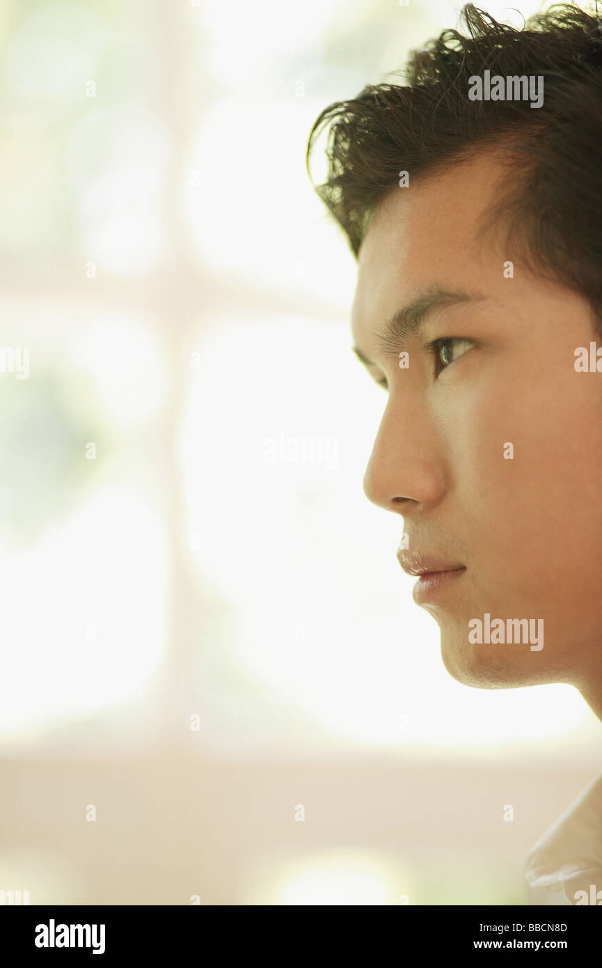 Young man looking ahead, side view Stock Photo - Alamy