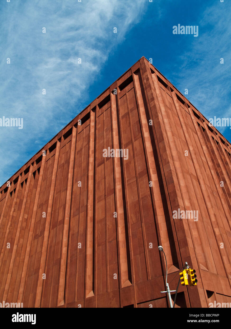Windowless facade hi-res stock photography and images - Alamy